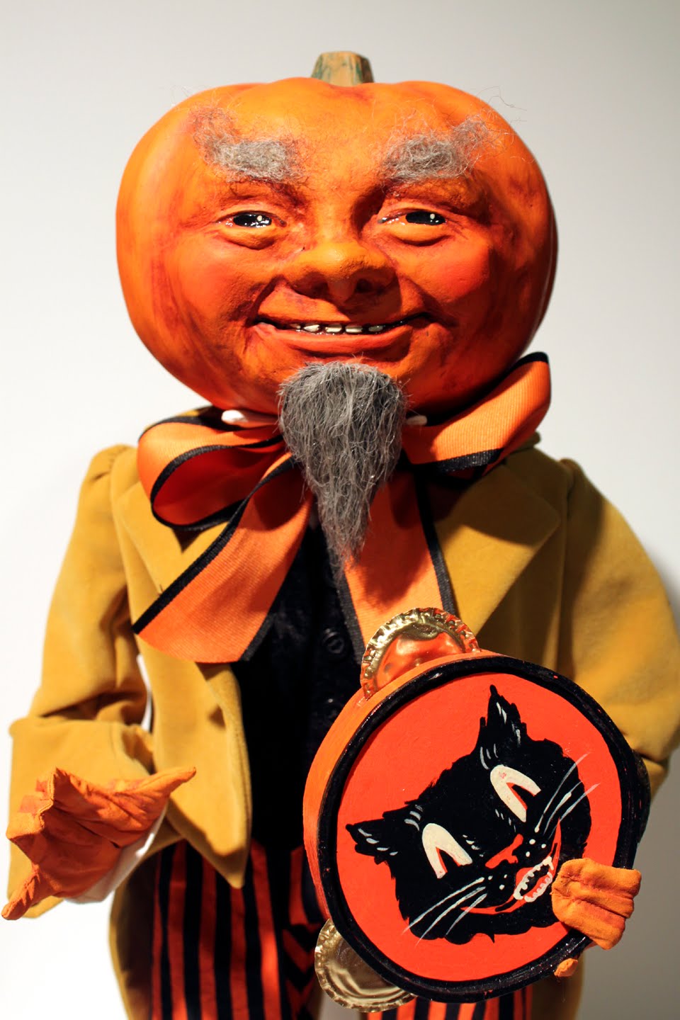 The Trad: William Bezek's Halloween: Beauty In The Dark