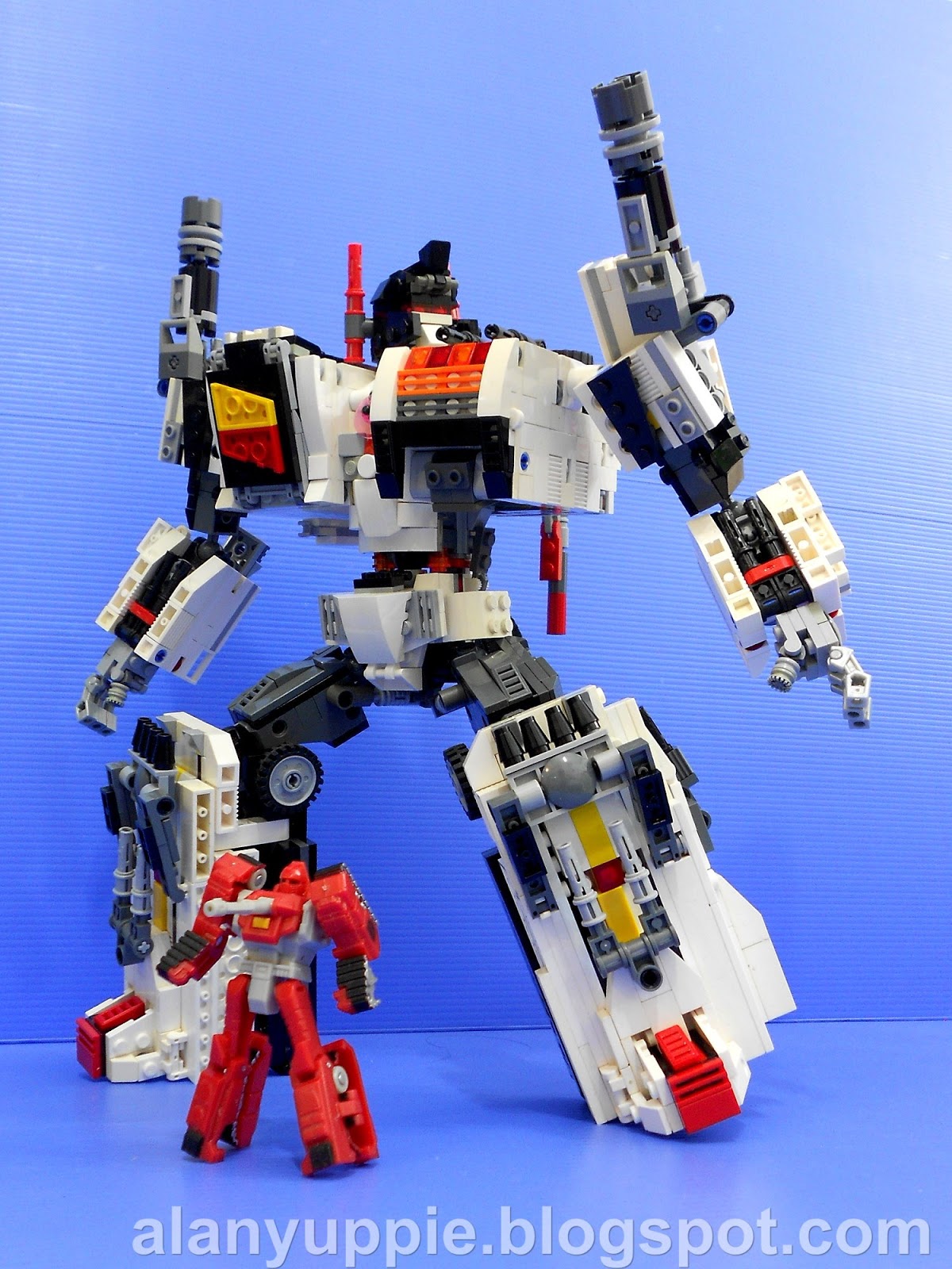 Alanyuppie's LEGO Transformers: LEGO Metroplex: Part 2 of 3: Robot Mode