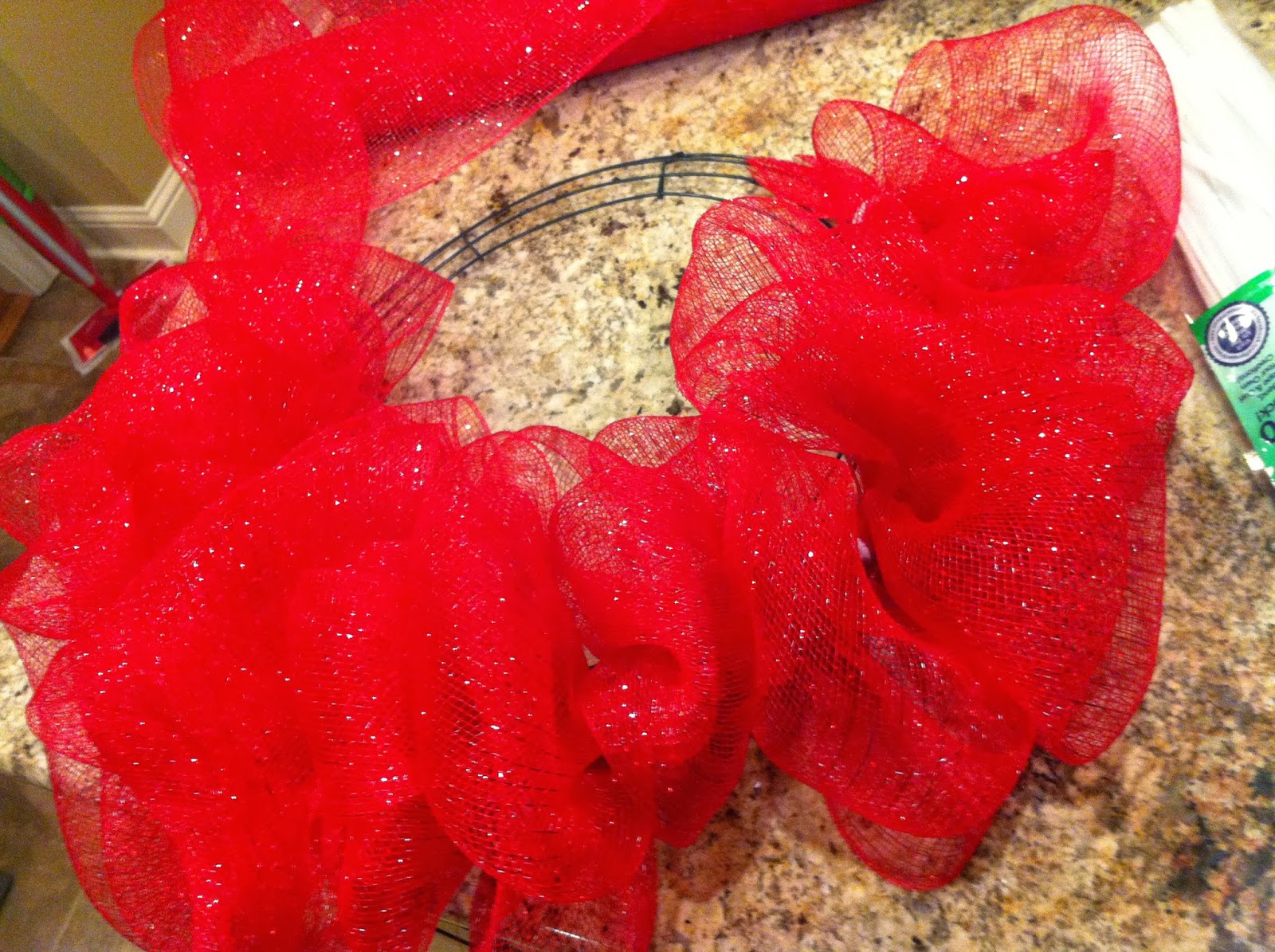 My Crafty World: Deco-Mesh Wreath