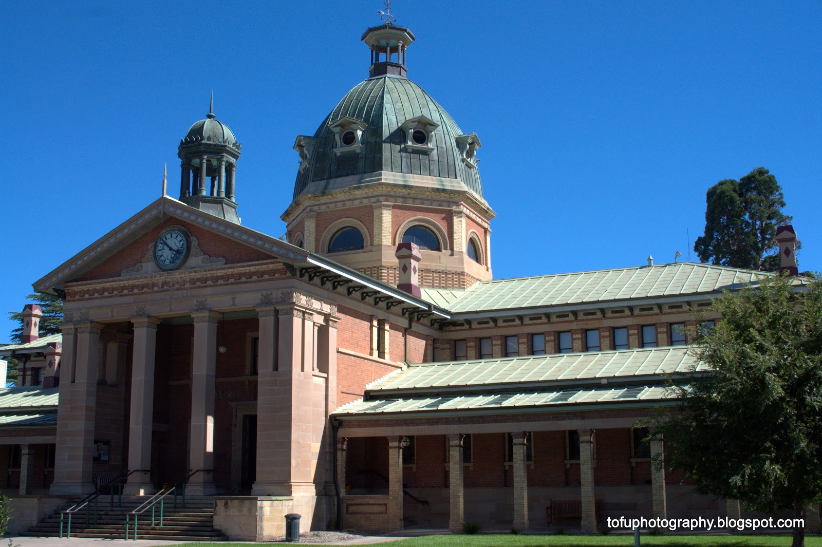 Tofu Photography: The courthouse in Bathurst, NSW