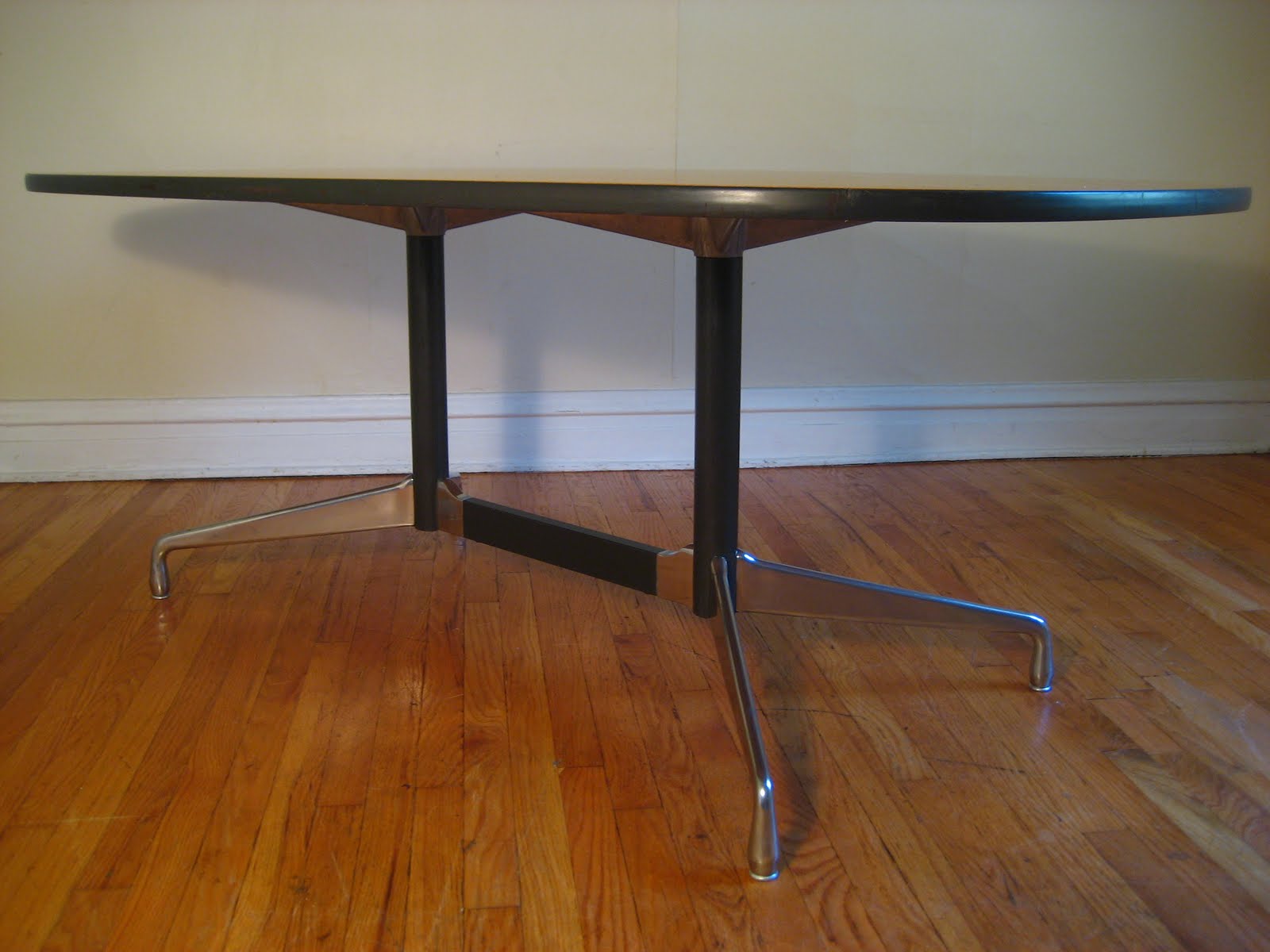 flatout design: Herman Miller Racetrack Table