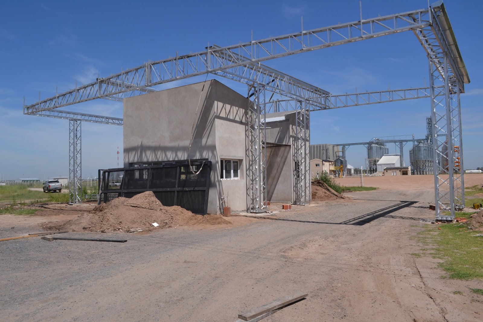 OFICINA DE PRENSA MUNICIPALIDAD DE PEHUAJO: TECHADO DEL ACCESO AL ...