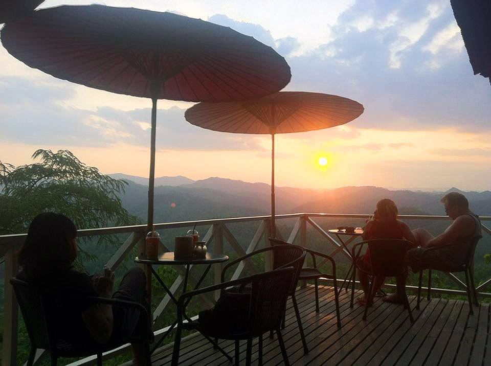 慢遊泰國 | : Before Sunset Cafe ก่อนตะวันลับแนวเหลี่ยมภูผา