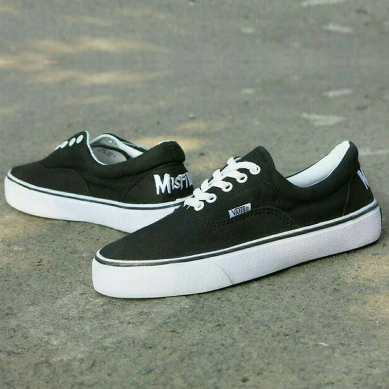 Sepatu Vans Misfit Hitam | Omsepatu.com