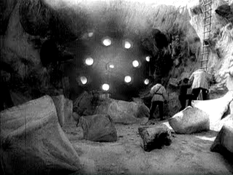 13: ALIEN MOVIE SPACECRAFT OF THE FIFTIES