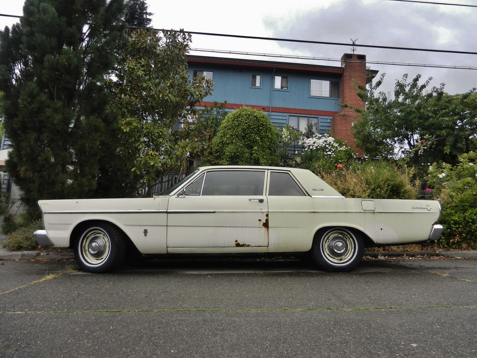 Seattle's Parked Cars: Ford Week 2 of 4: 1965 Ford Custom 500