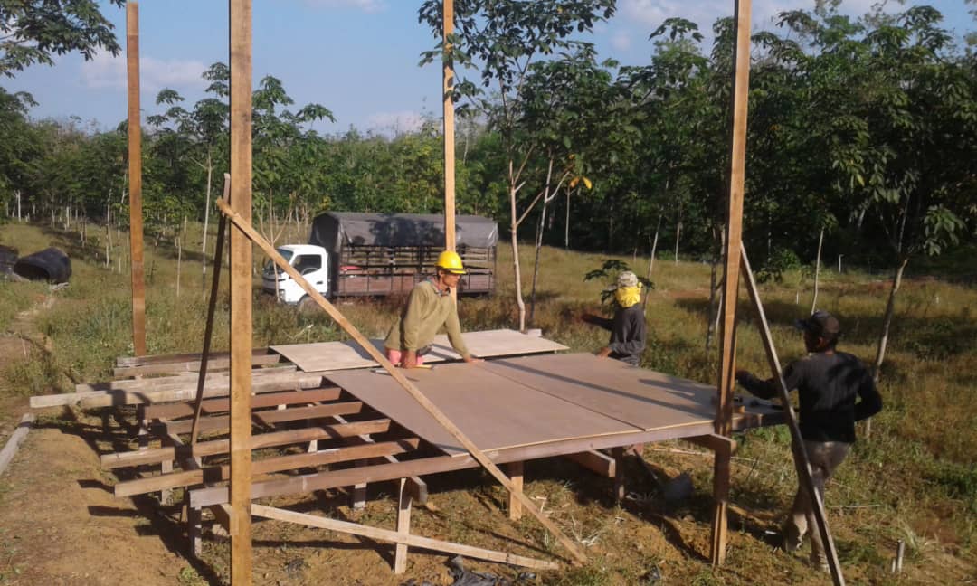 Pondok kecil tepi kebun getah - aziankhalil.com