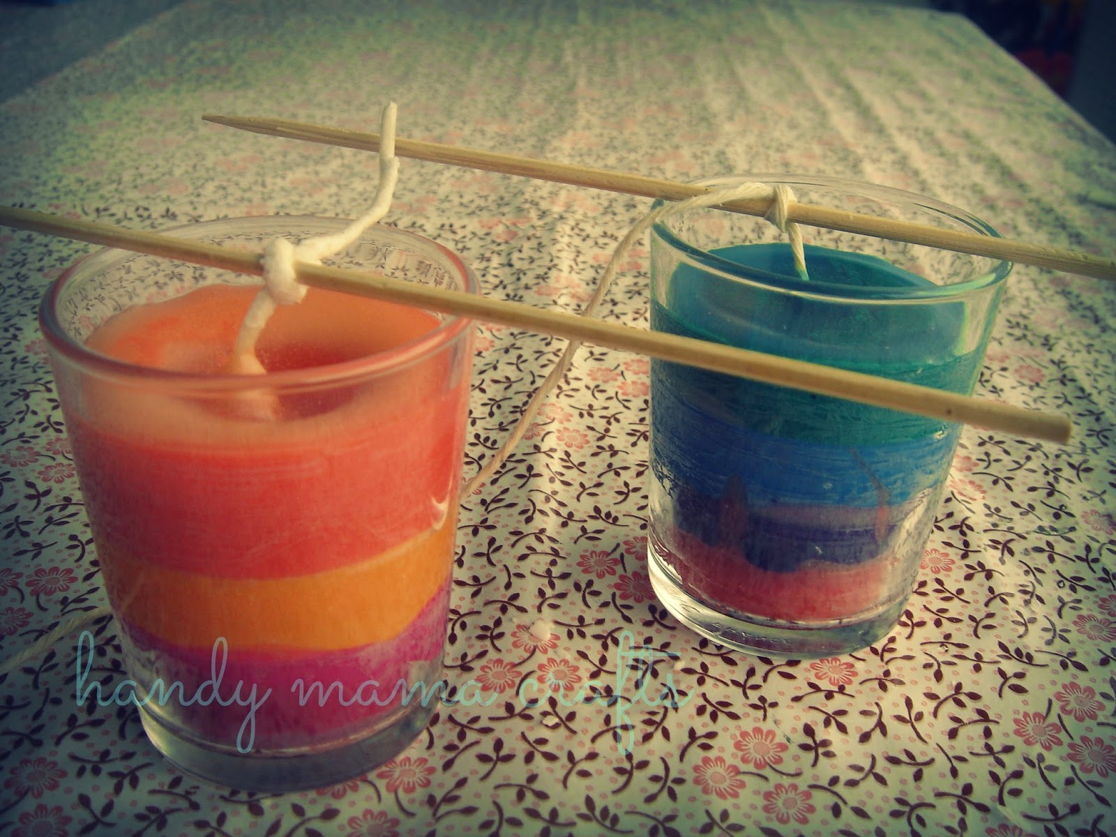 handy mama crafts: πολύχρωμα κεράκια απο κηρομπογιές!!!!