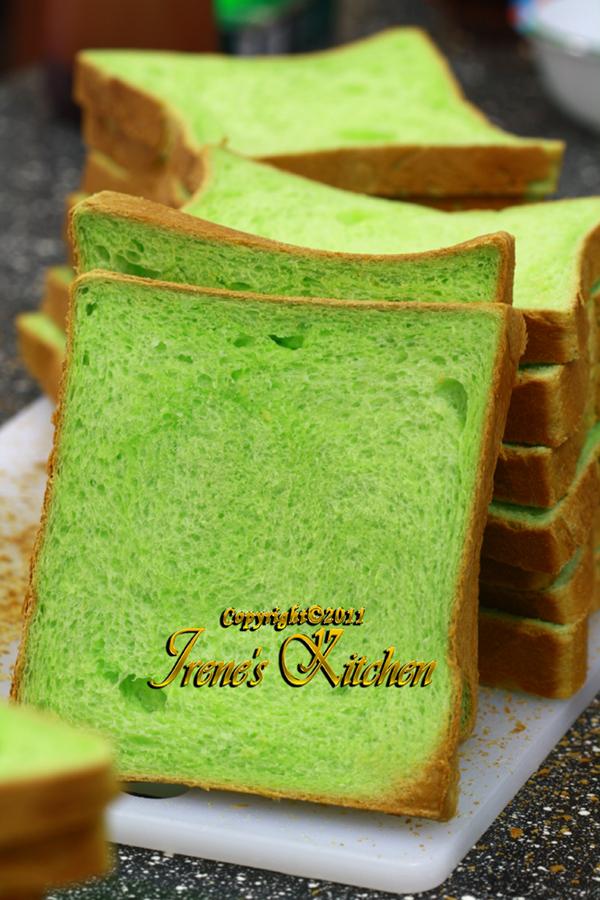 Irene's Kitchen: ROTI TAWAR PANDAN