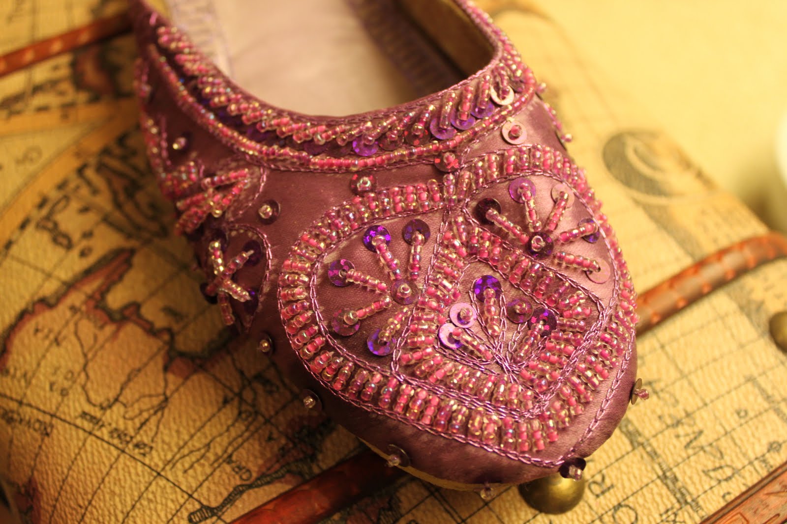 Leigh Garcia Hortaleza: Middle Eastern shoes(Khussa)