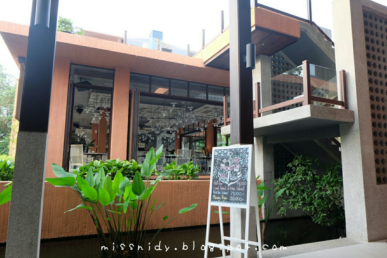 Sunset Ala Jetset di Baba Nest Phuket