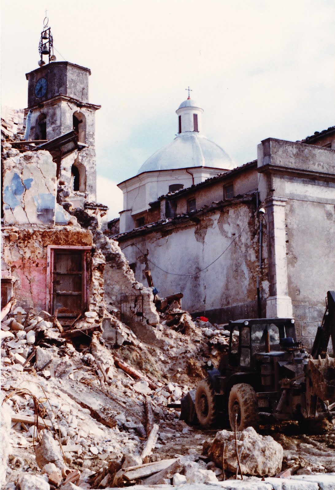 SANTOMENNA A 30 ANNI DAL TERREMOTO: COM'ERA PIEDI LA TERRA
