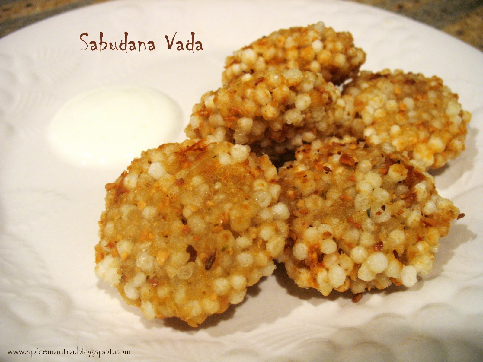 * Treat your tongue *: Sabudana Vada (Tapioca pearls fried tikkis)