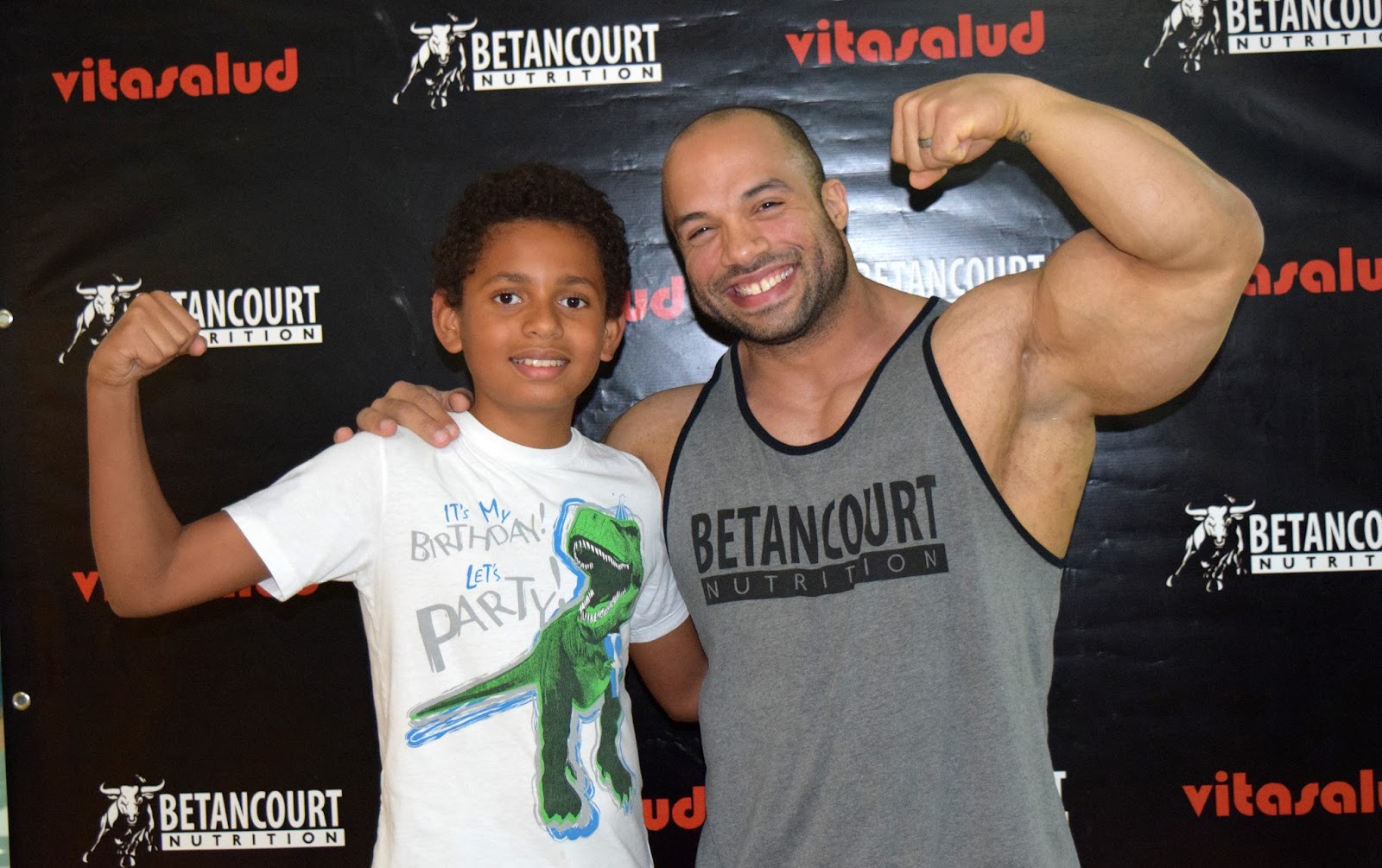 Contundentes exitos presentaciones de pro-IFBB Jon de la Rosa