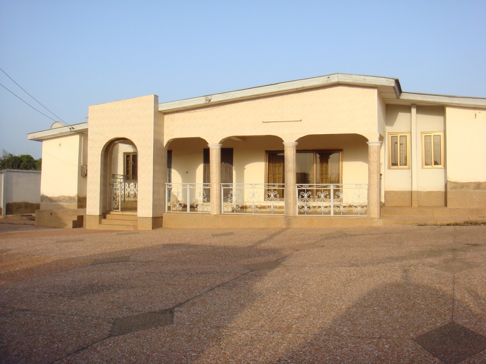 AWKK in Ghana: My own African Compound