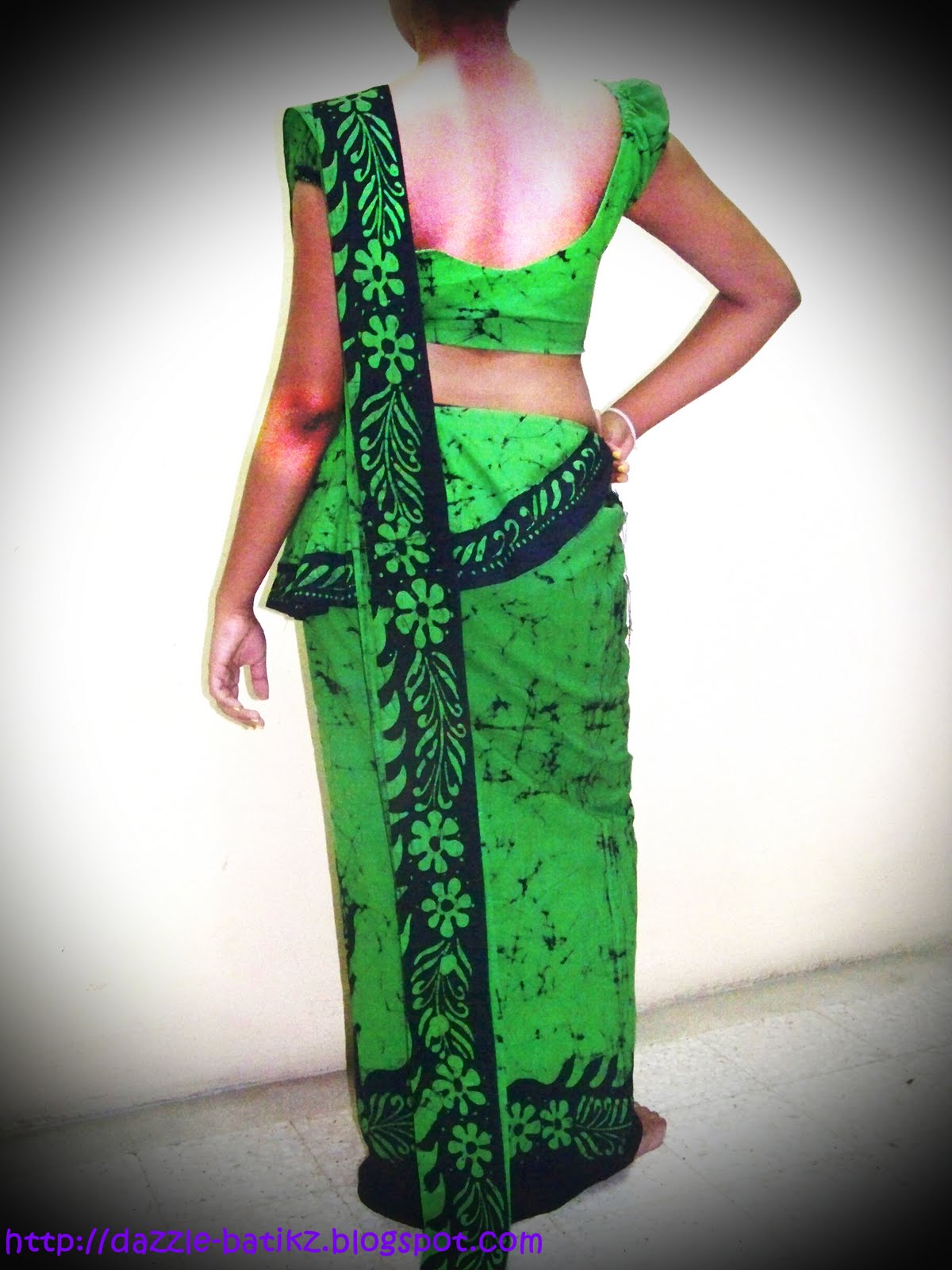 MEHANDI DESIGNS WORLD: Batik Osaria ( Batik Kandyan Saree) in green
