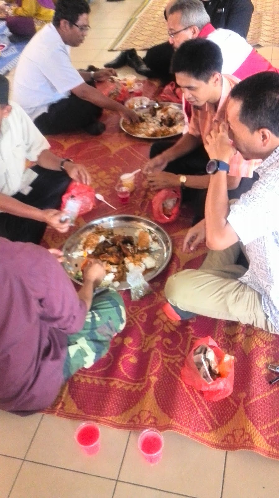 namakucella: MAKAN NASI DALAM TALAM- IKUT SUNNAH RASULULLAH