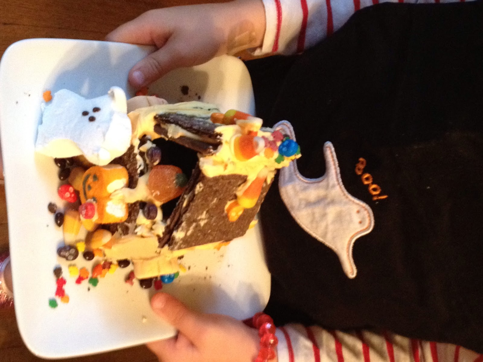 les petits présents: haunted candy houses