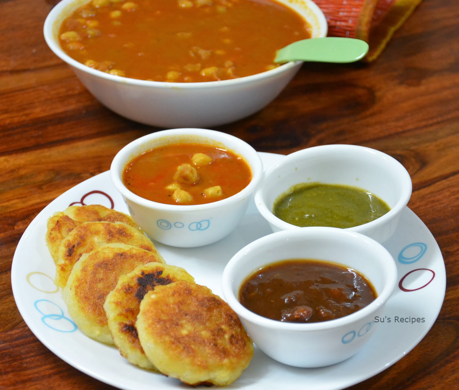 Su's Recipes: Aloo Tikki Chole Chaat - A North-Indian Chaat