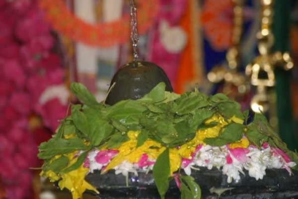 Advait: Pushpanjali – A Floral Tribute!