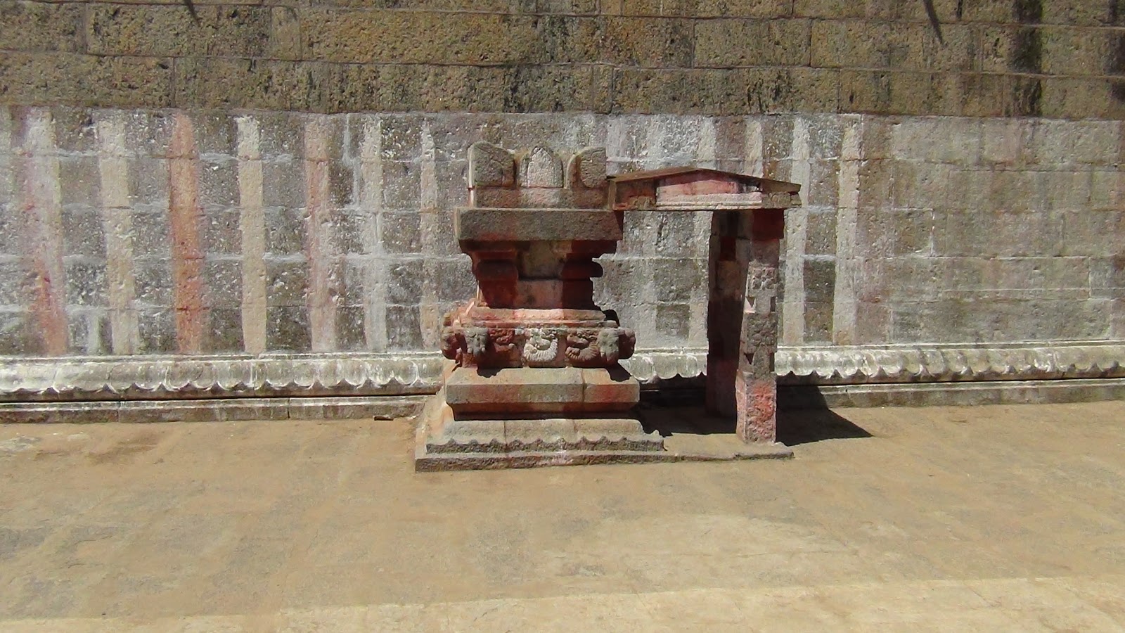 Dr.Ravishankar's blog: Sri Bhuvarahaswamy temple Srimushnam a Divya ...