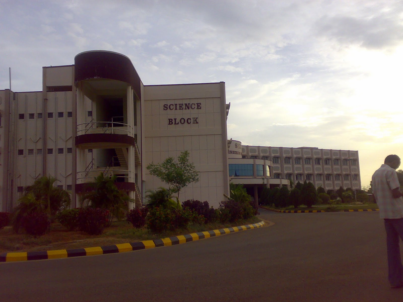 saravanan velu: S.K.P Engineering College, Thiruvannamalai.