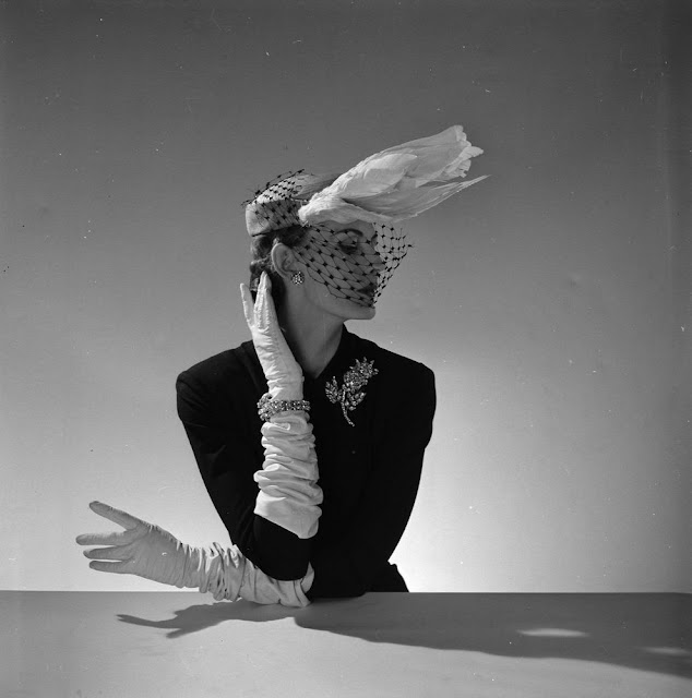 50 Stunning Fashion Photos Taken by Willy Maywald From Between the ...