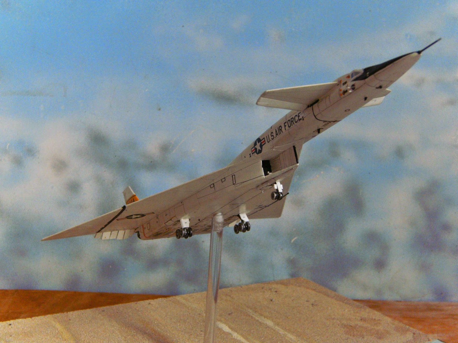 Happyscale-Modellbau: North American XB-70 Valkyrie & Lockheed F-104N ...