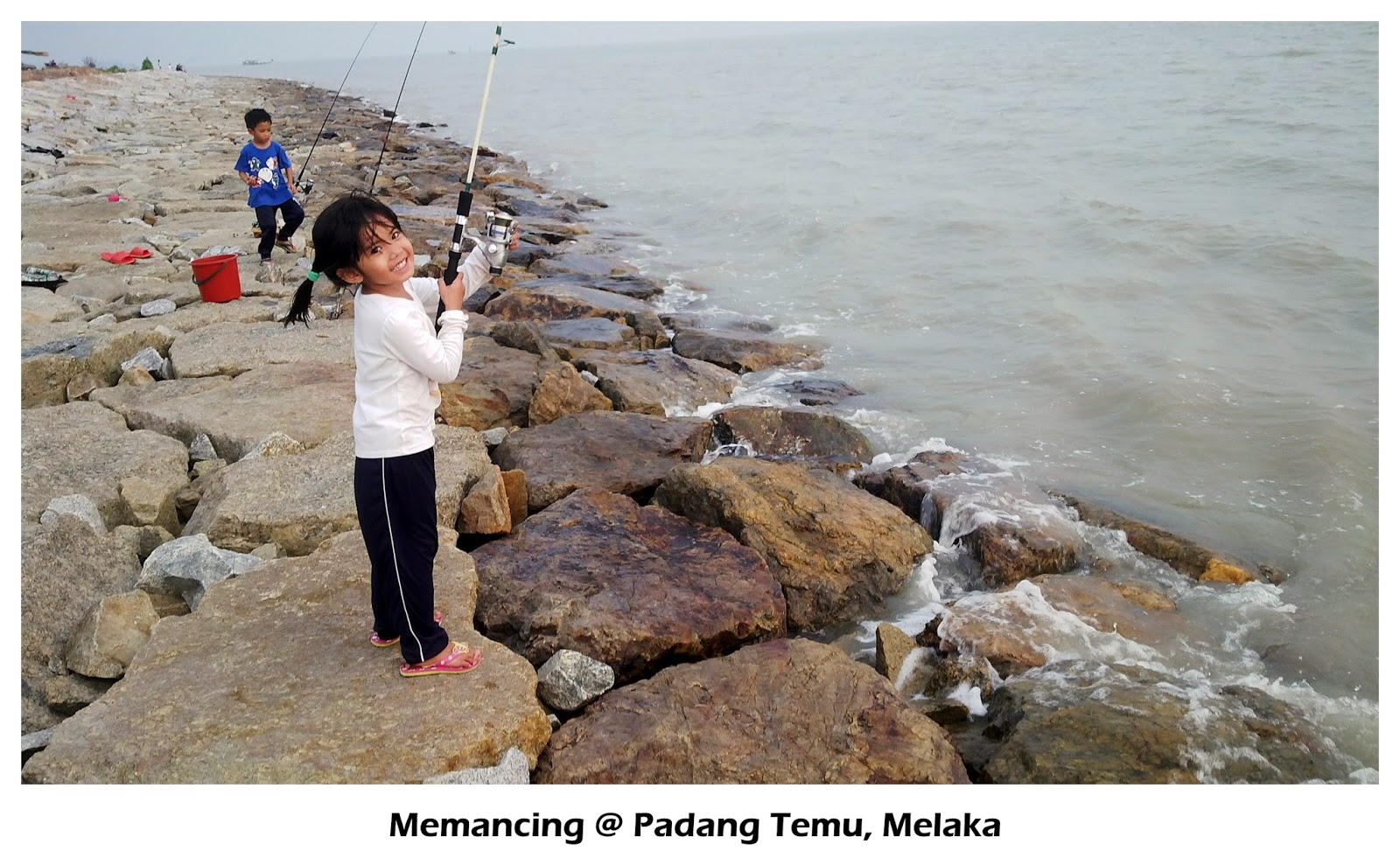mrkumai.blogspot.com: Memancing bersama anak-anak di Padang Temu, Melaka