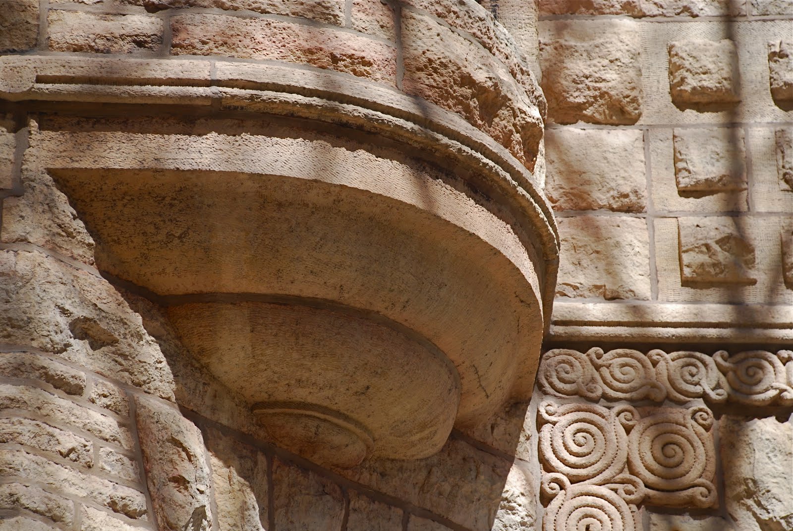 John Root's 32 East Bellevue Place | Connecting the Windy City