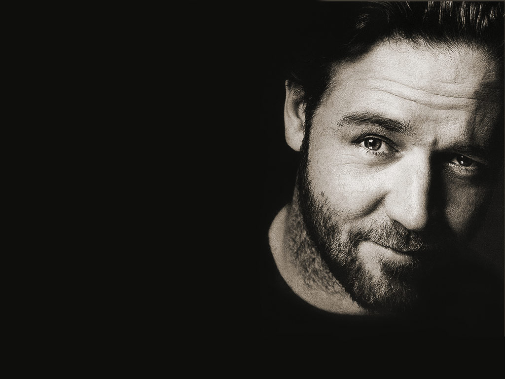 Hollywood Celebrity Database: Russell Crowe