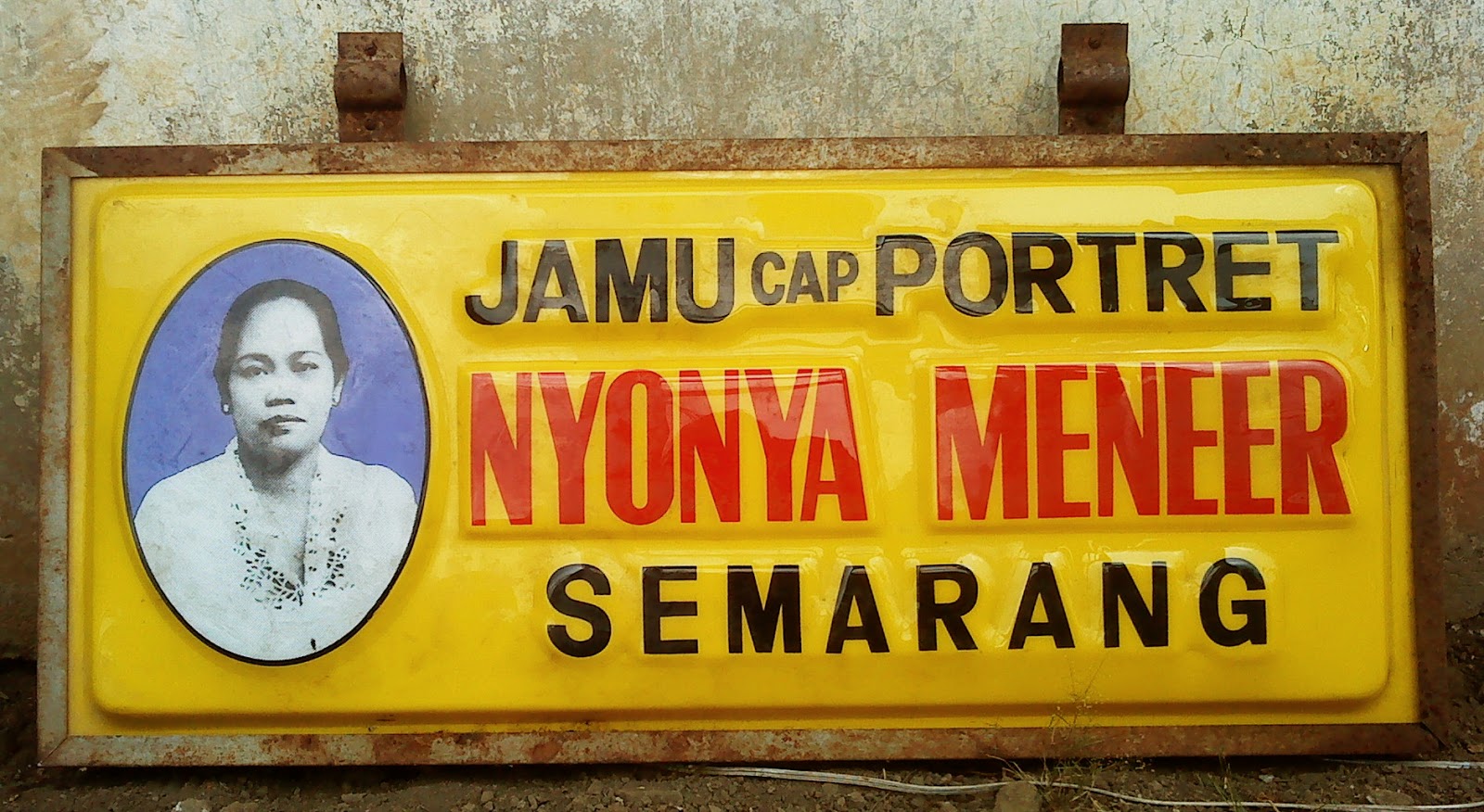 Roro Mendut Klithikan: Neon Box Jamu Cap Portret Nyonya Meneer Semarang ...