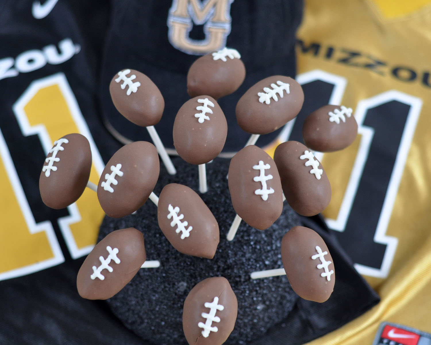 Beki Cook s Cake Blog Football Cake Pops beki-cook-s-cake-blog-football-cake-pops