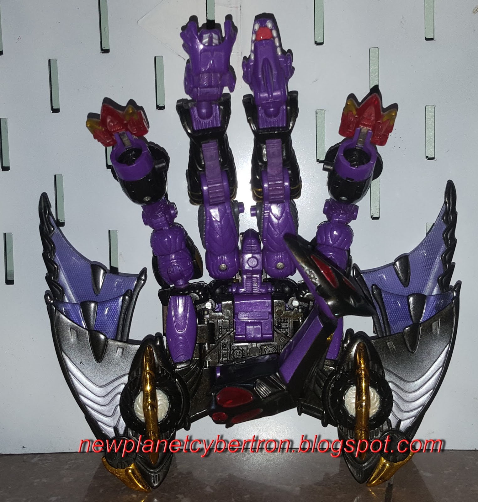 New Planet Cybertron: Transformers Review: Gigatron (Car Robots)