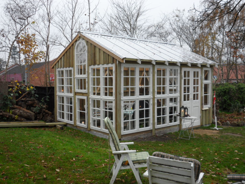 Lille-Karl: Søndag: Indvielse af havehus