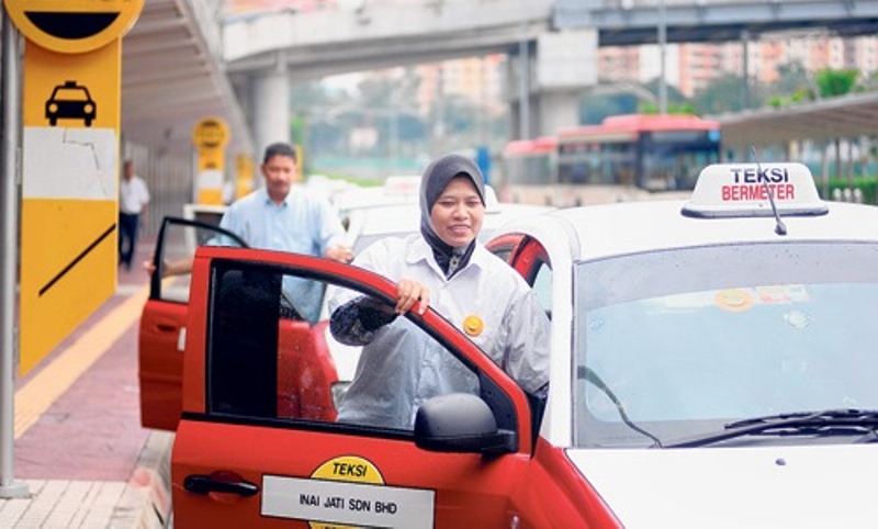 PEMUDA SELEMPANG MERAH: TEKSI DAN UBER SAMA-SAMA MENDAPAT MANFAAT DALAM ...