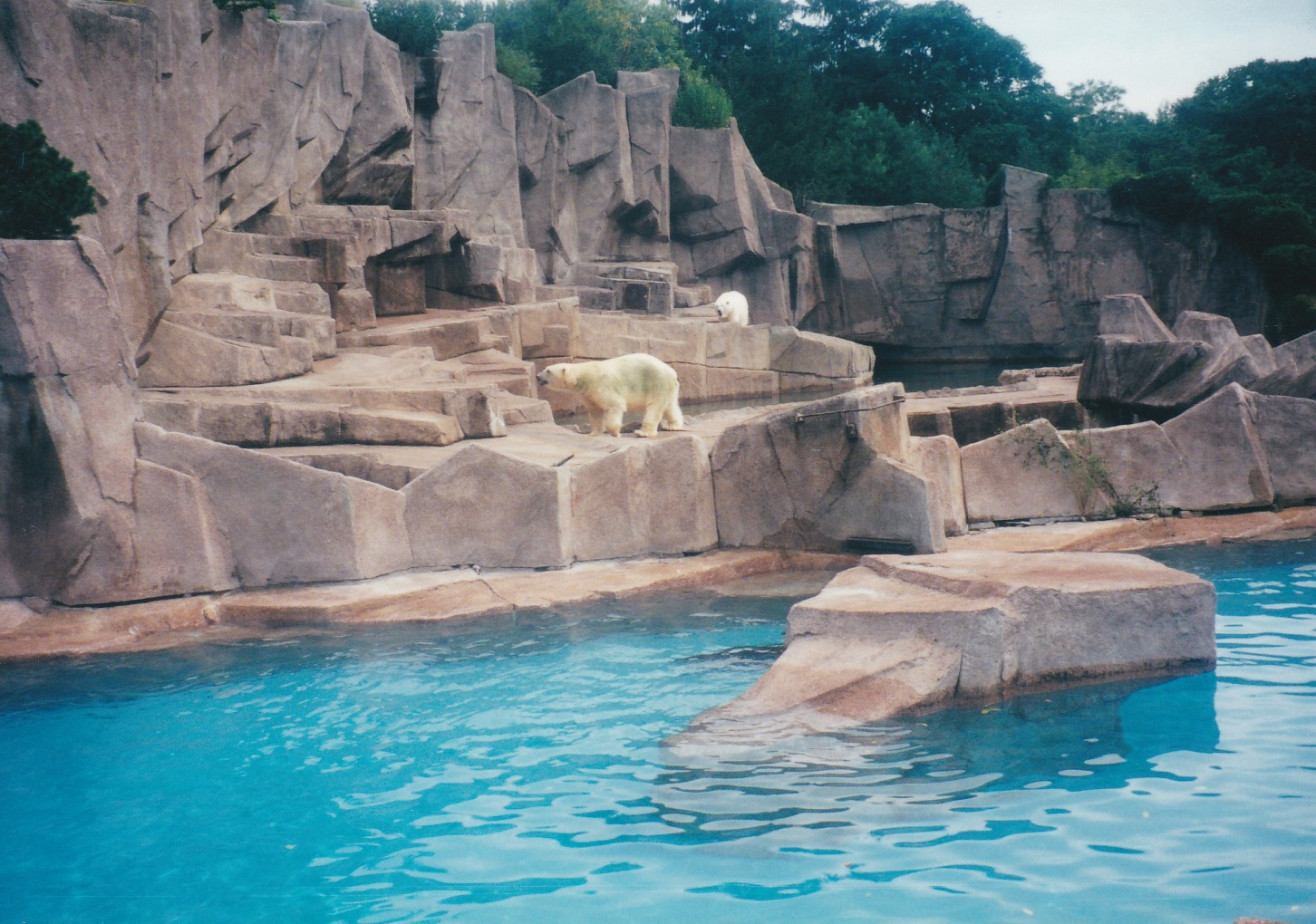 PlacesPages: Milwaukee County Zoo
