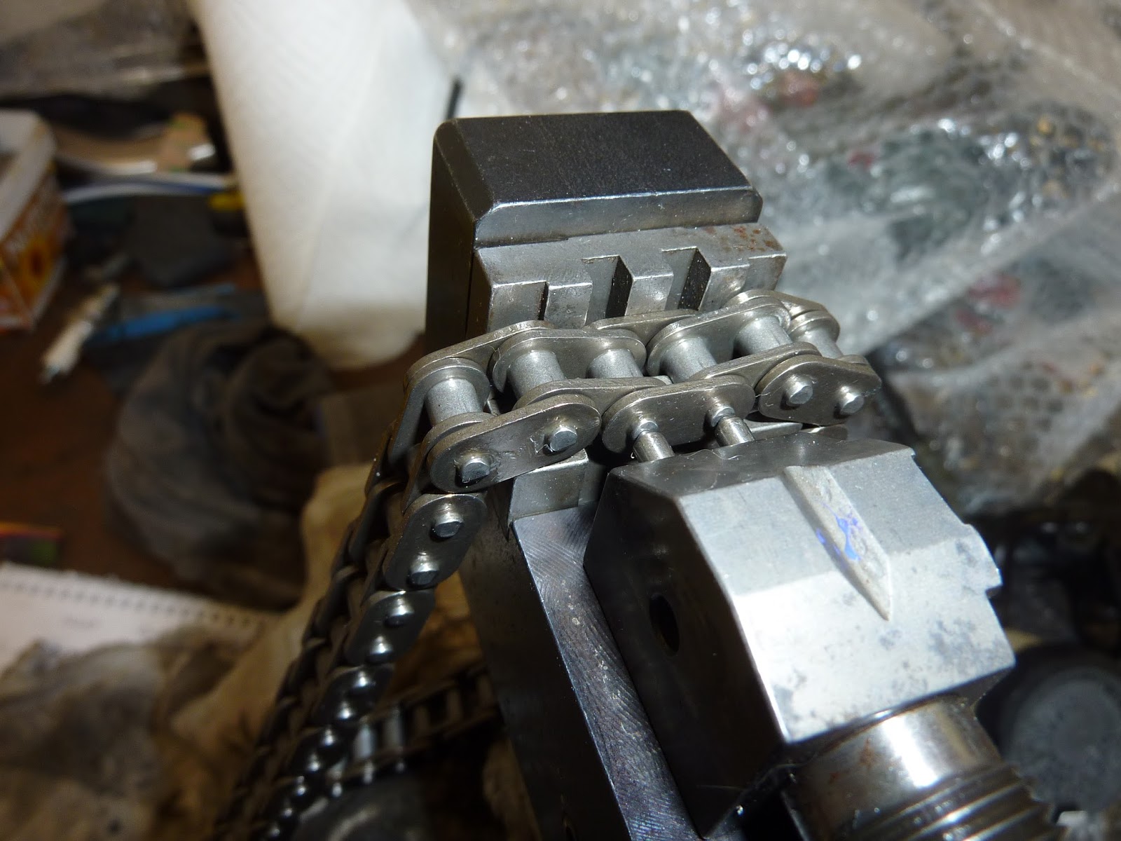 BikeTech7: How to change your camchain... or timing chain if you prefer.