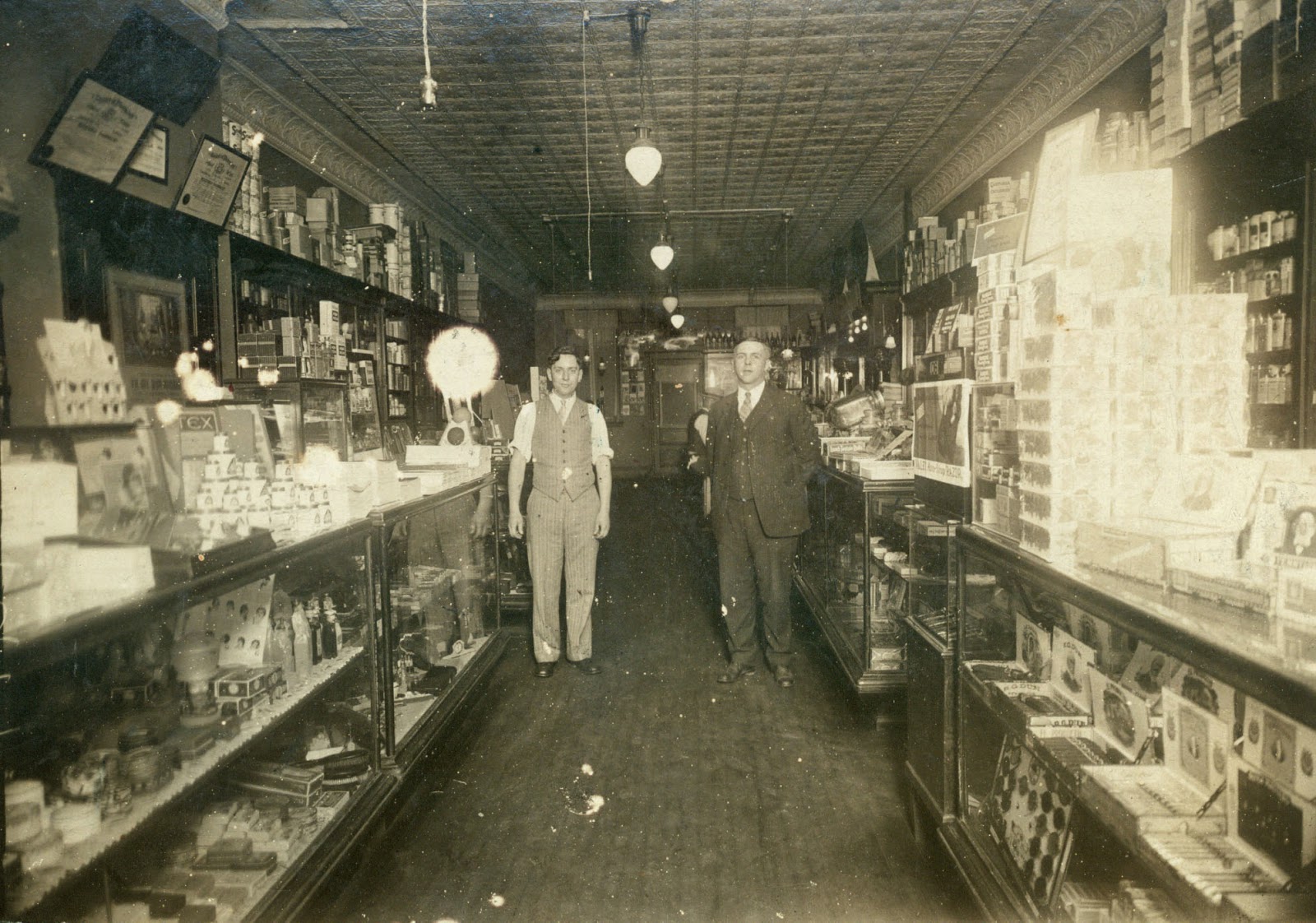 Remembering Rochester: Bygone Business: Crissman's Drug Store