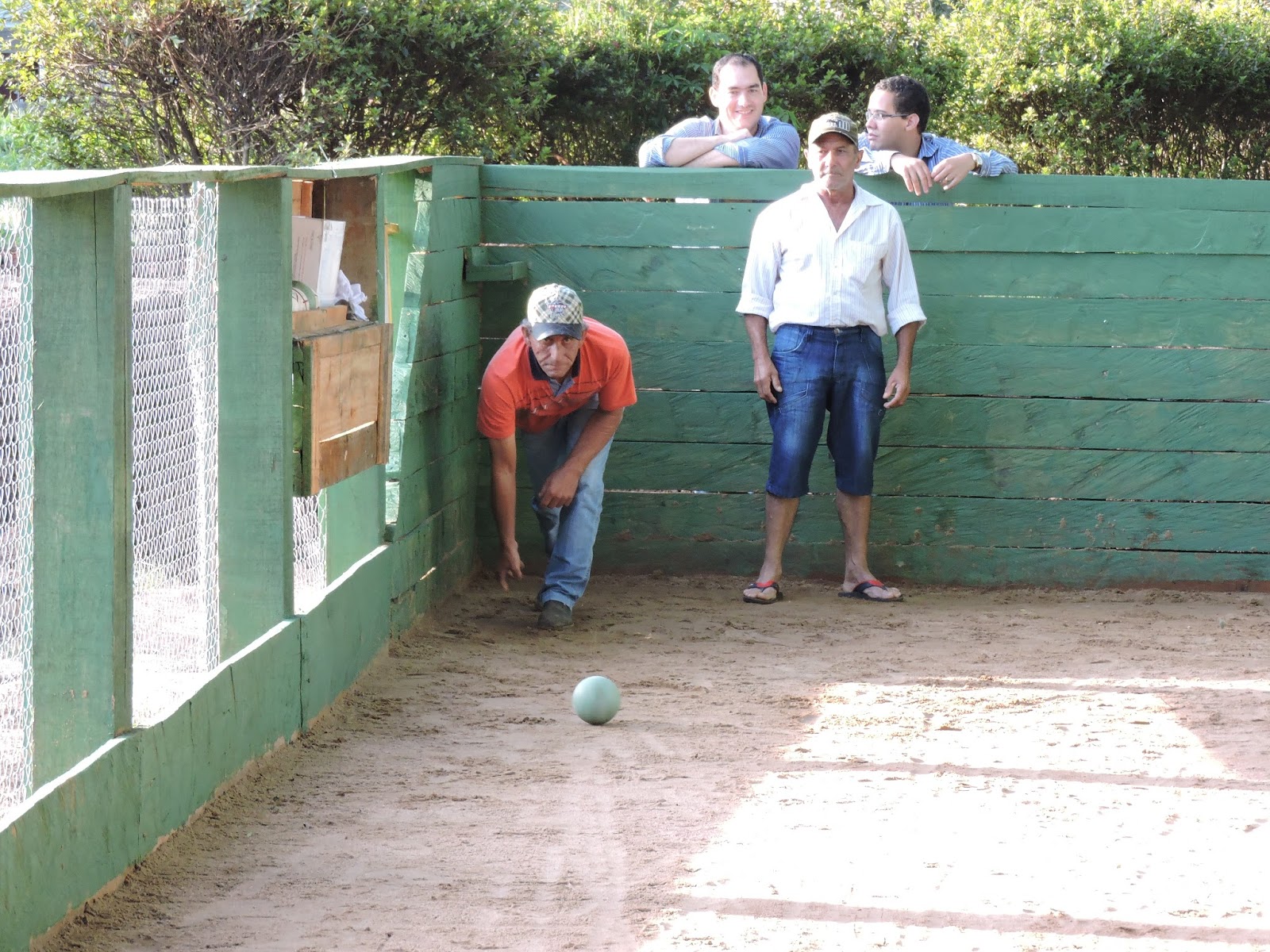 VOZ DO POVO ARAPOTI: INAUGURAÇÃO DA QUADRA DE BOCHA.