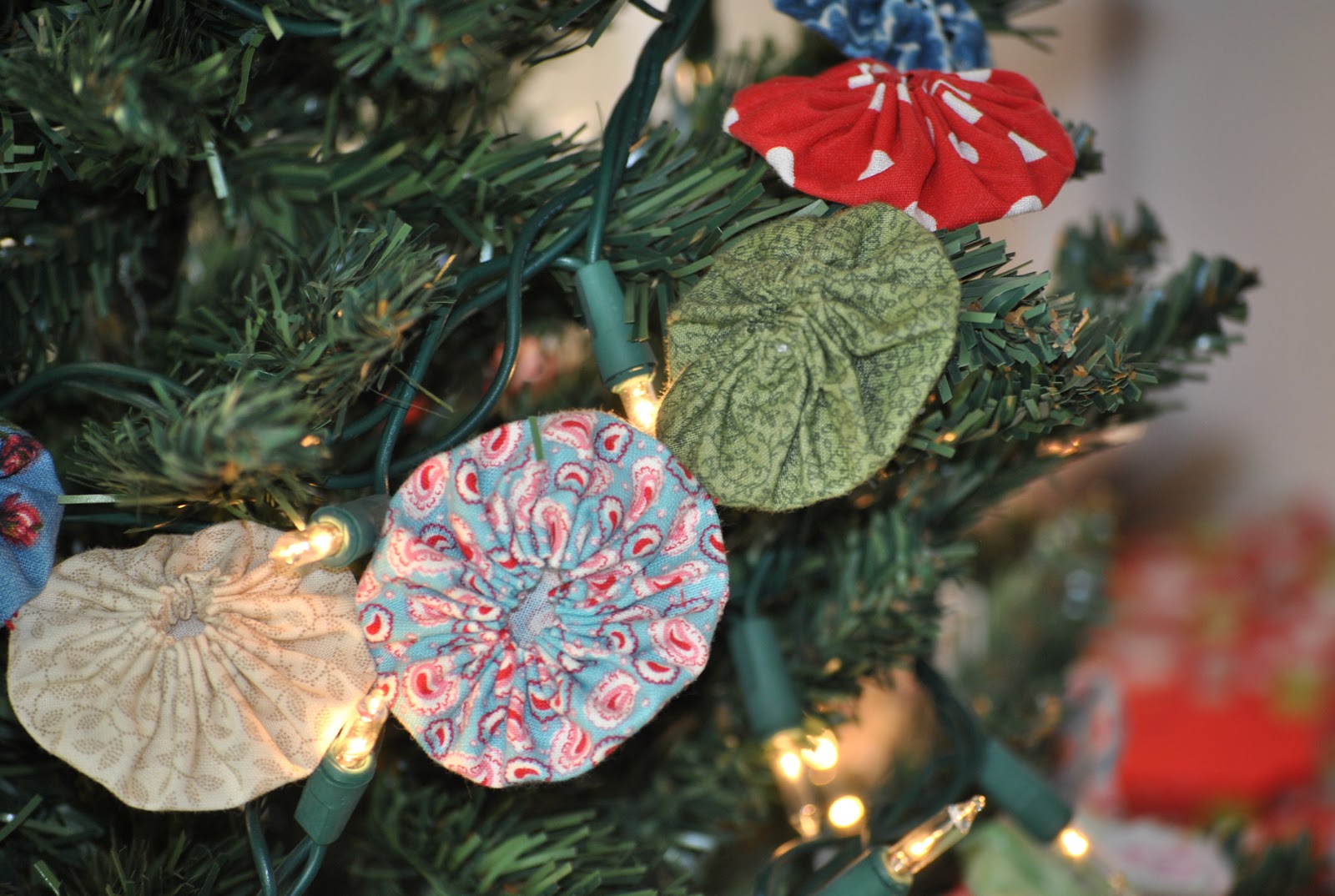 Kati's Corner: Christmas Yo-yo Decor