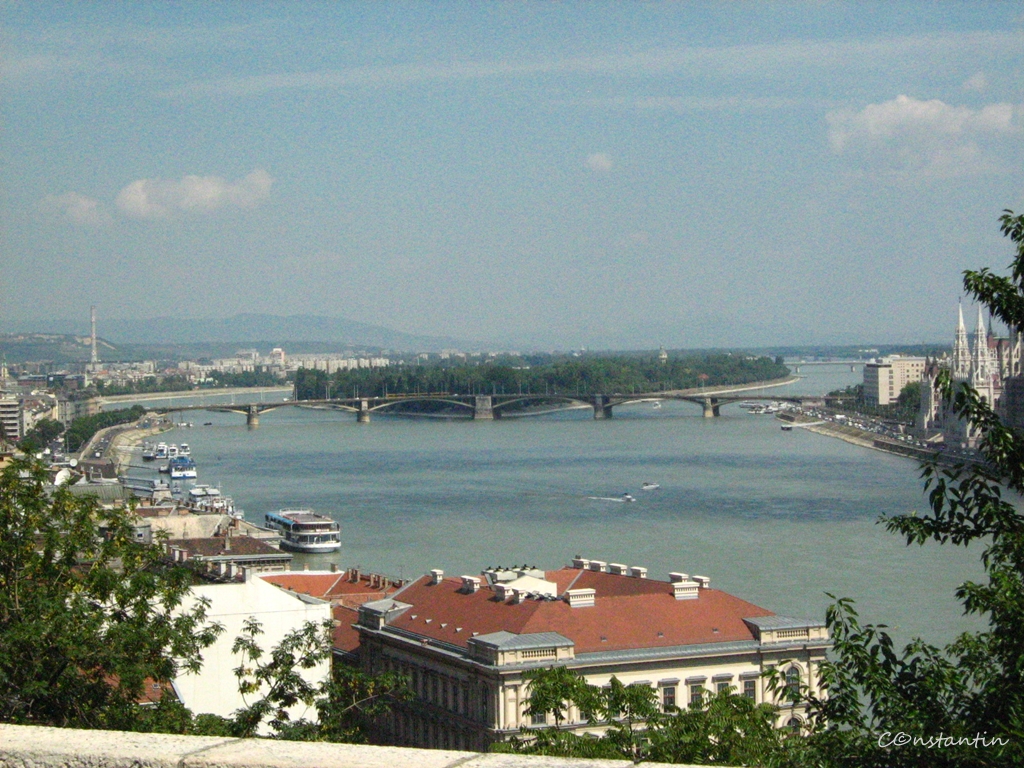 FOTO-IDEEA: Budapesta, Dunãrea şi cârcotaşii