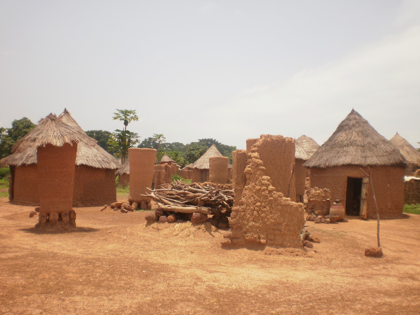 KORHOGOTIK: NIOFOIN: AL CORAZÓN DEL PAÍS SENUFO