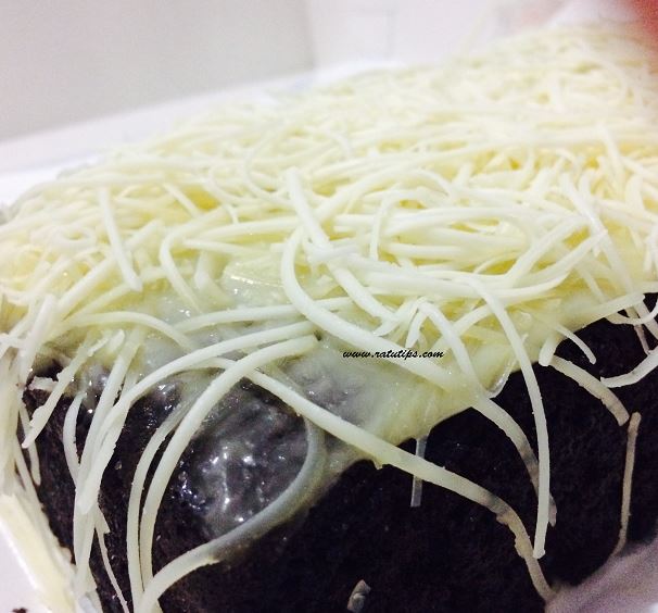 Bolu Susu Lembang, Kuliner Khas Bandung yang Sedang Hits Saat ini, Melted Banget! - ratutips