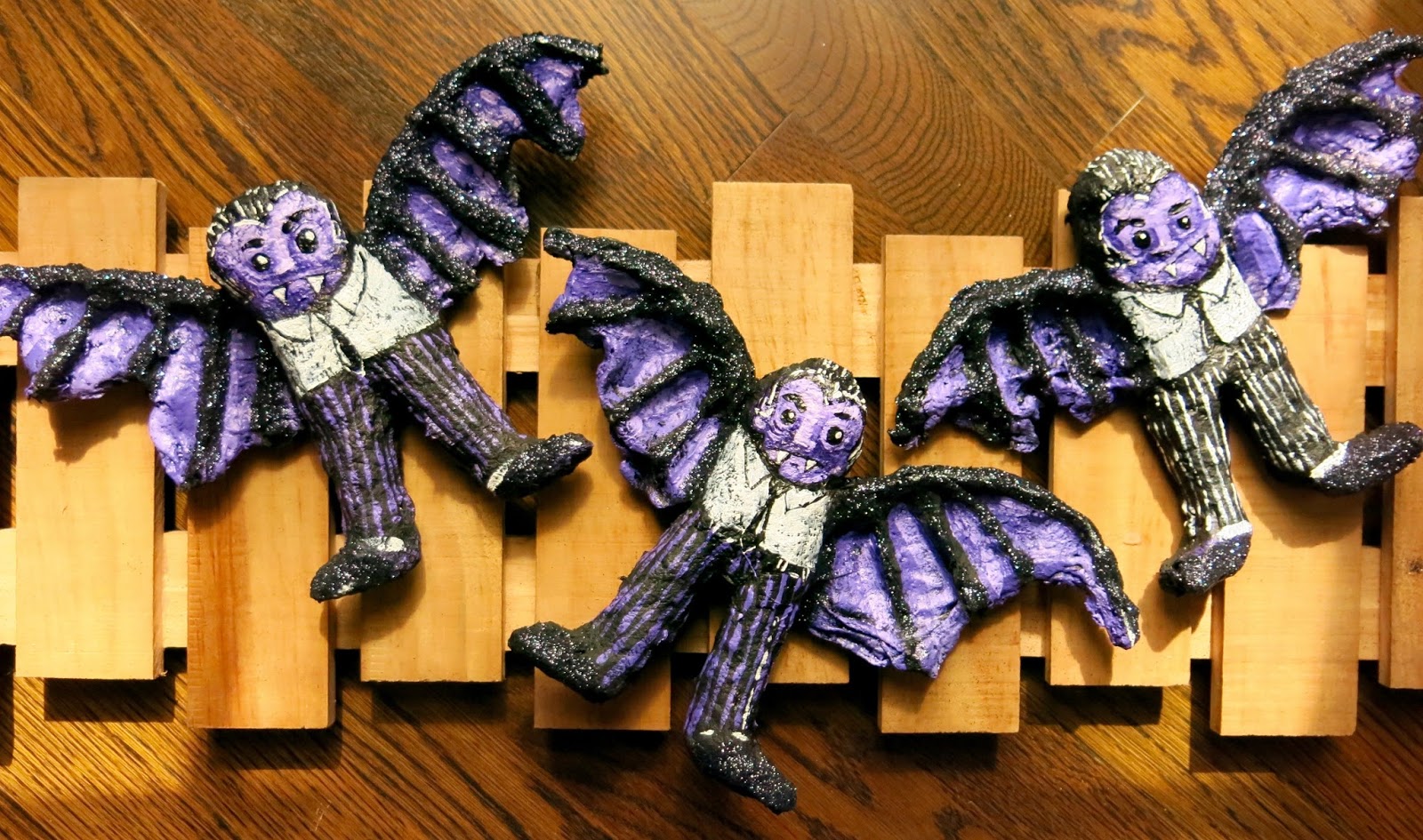 Cassie Stephens: DIY: Halloween Crafts, Dracula!