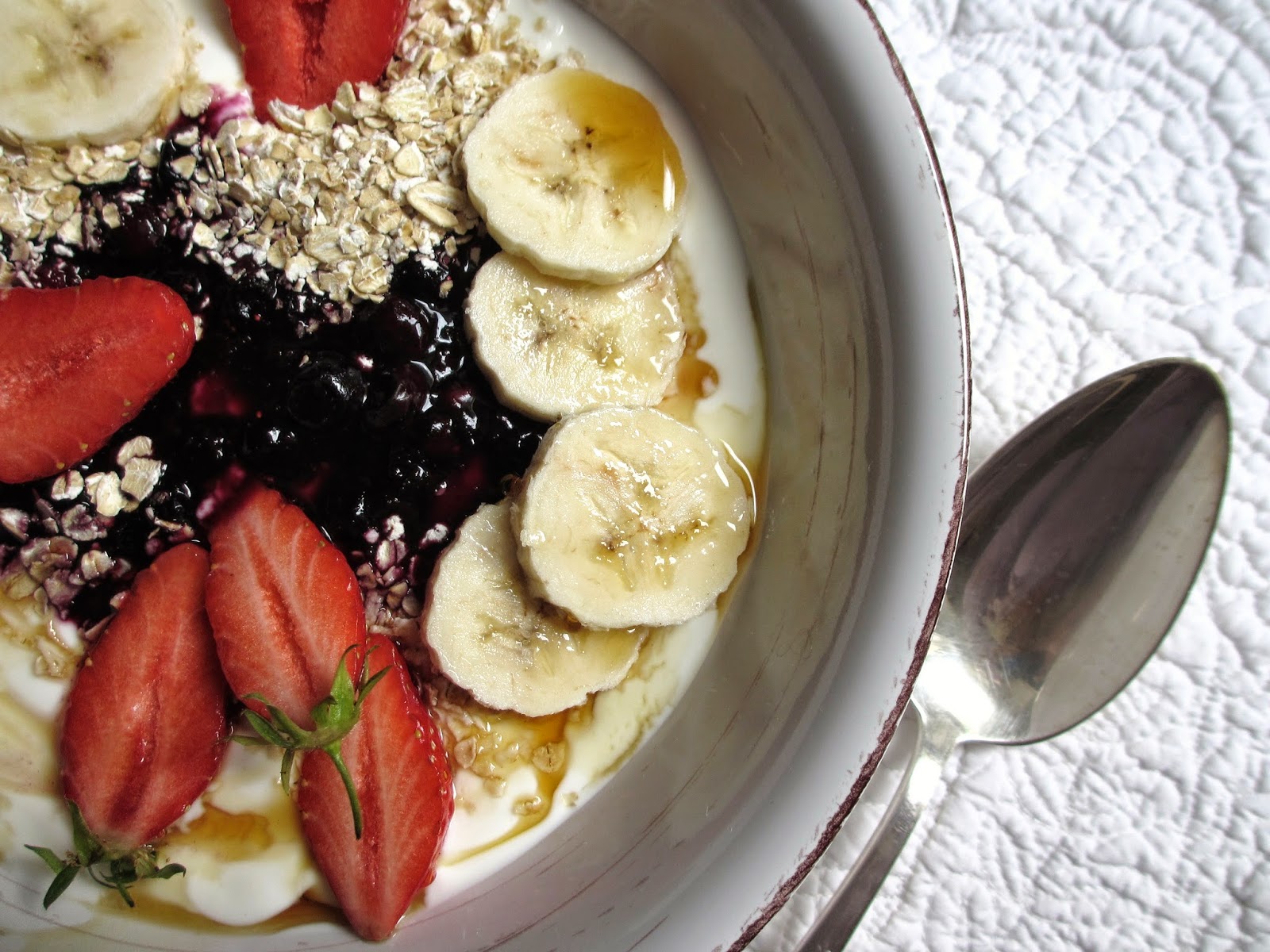 COOKING JULIA : YAOURT AUX FRUITS ET CÉRÉALES