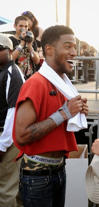 Celeb Saggers: Kid Cudi Sagging Camo Boxers
