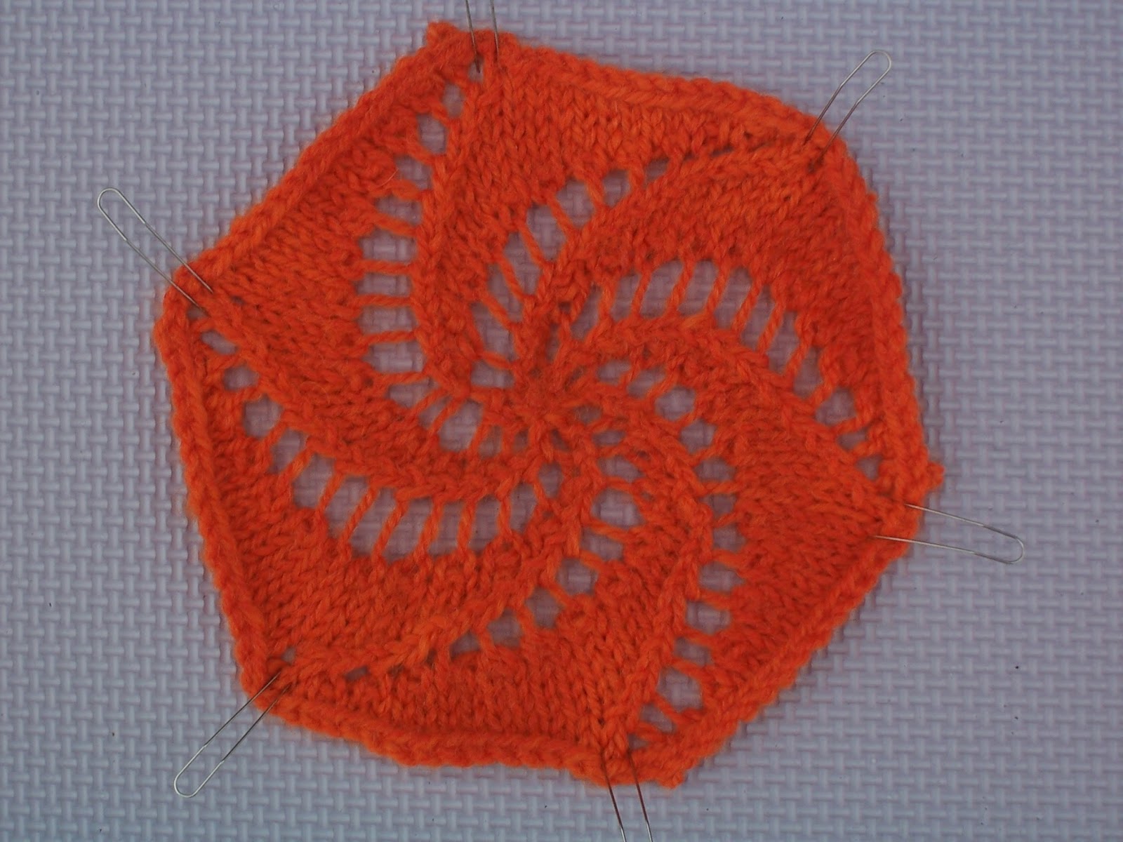 Life gets in the way of my Knitting!: Knitted Pinwheel Motif