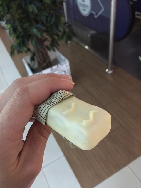 Adventures of a Wandering Mind: The Snickers Aesthetic