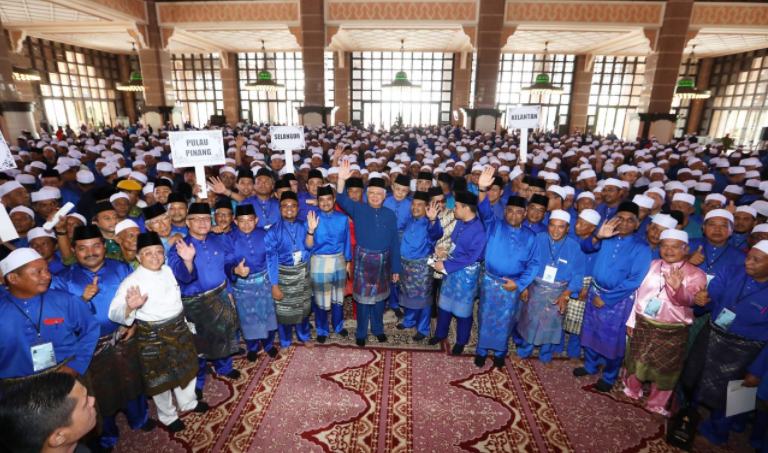 MAT KELUBI PUNYA CERITA